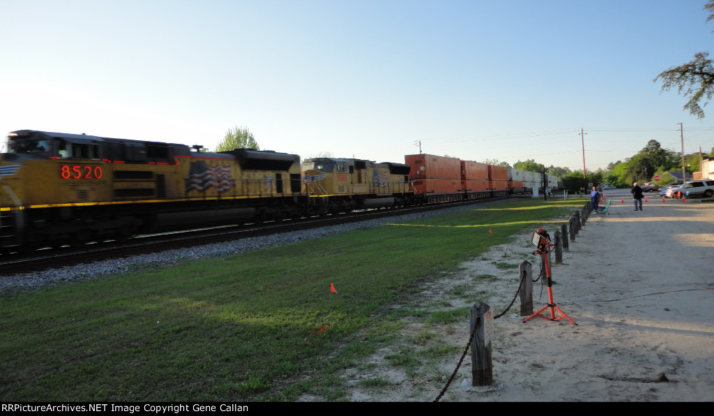 The second UP led train I saw down here. UP 8520 and 5080 lead Q602 Southbound